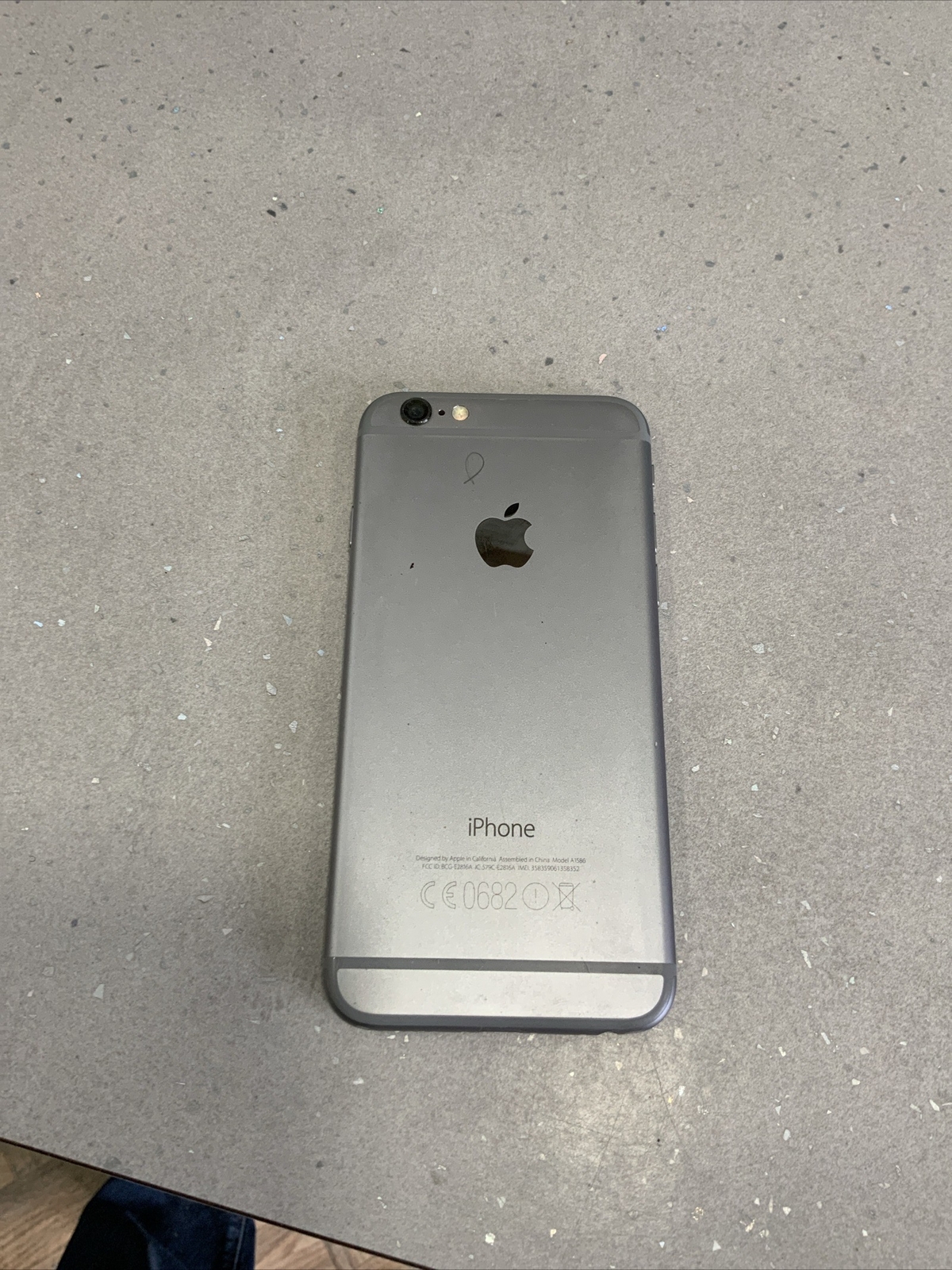 Apple iPhone 6 - 16GB - Space Grey (Unlocked) A1586 (CDMA + GSM ...