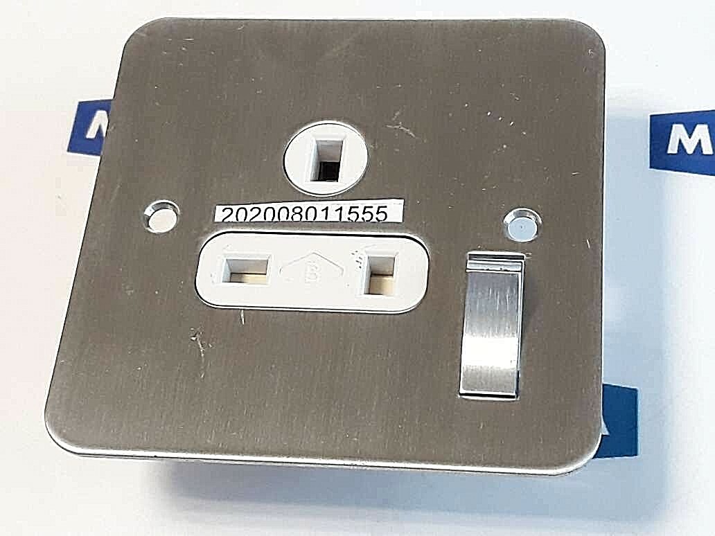 BRITMAC BS 1363 13A SOCKET COMPLIES WITH BS1363 EXCEPT FOR PLUG ENTRIES ...
