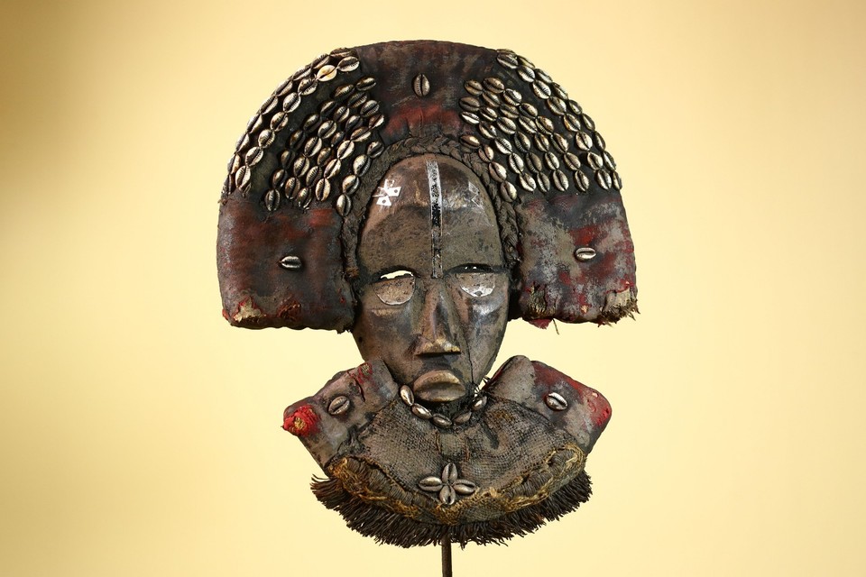 Dan Tribal Mask Cowrie Shell Cloth Wood African Ceremony Art Liberia ...