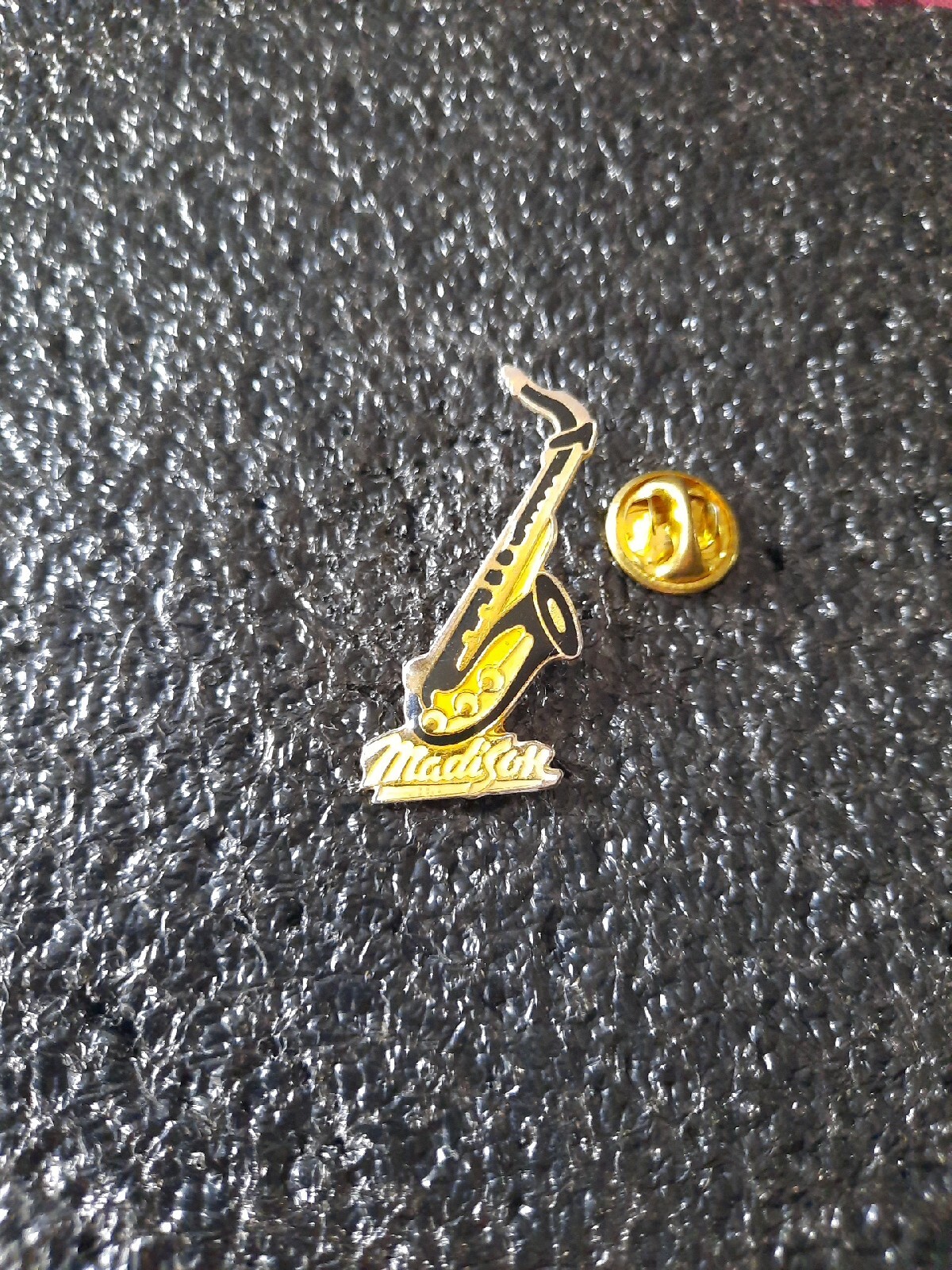 Pin's saxophone madison instrument musique music guinguette - pin Pins ...