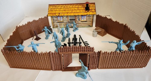 Marx Playset Tin Cabin, Wilderness Stockade Fort, & Revolutionary War ...