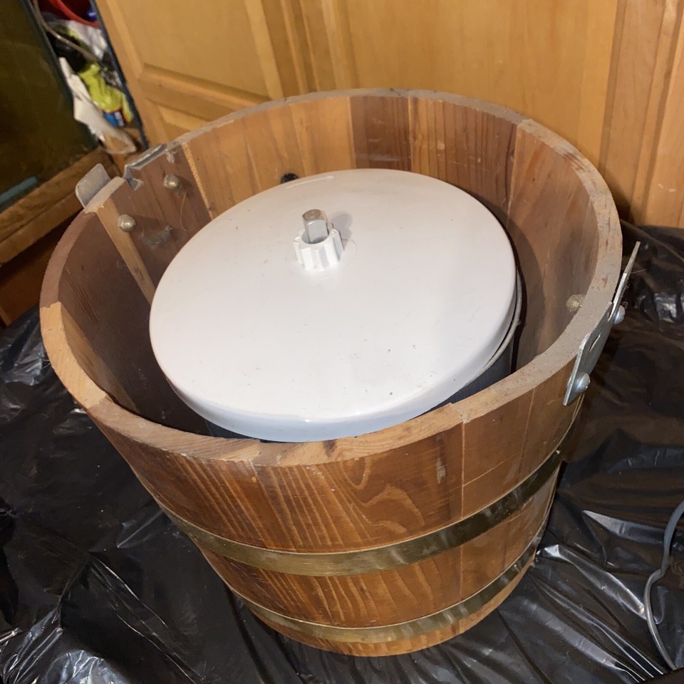 RIVAL ICE CREAM MAKER SELECT 8550 X 5 QT 40 SERVINGS MACHINE WOOD ...