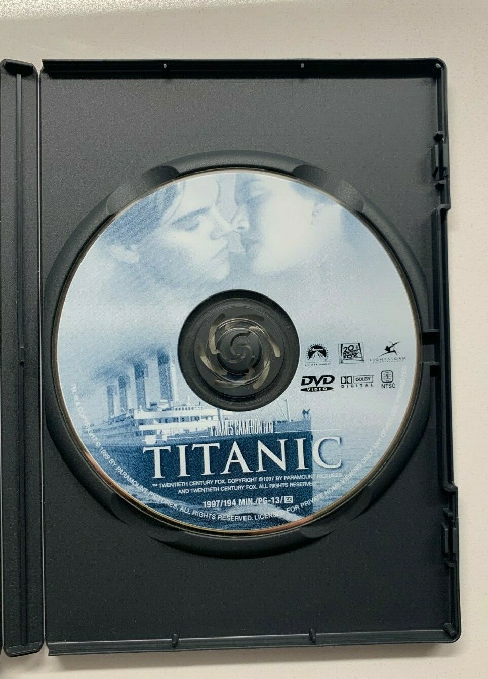 Titanic - DVD - James Cameron, Leonardo DiCaprio, Kate Wiinslet - 1997 ...