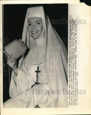 1965 Press Photo Actress Debbie Reynolds Poses as Nun in MGM's "The ...