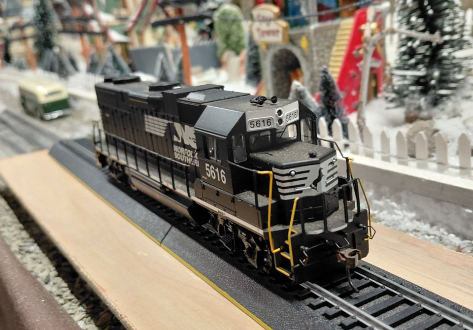 HO Scale GP38-2 NORFOLK SOUTHERN "THOROUGHBRED" Locomotive BACHMANN ...