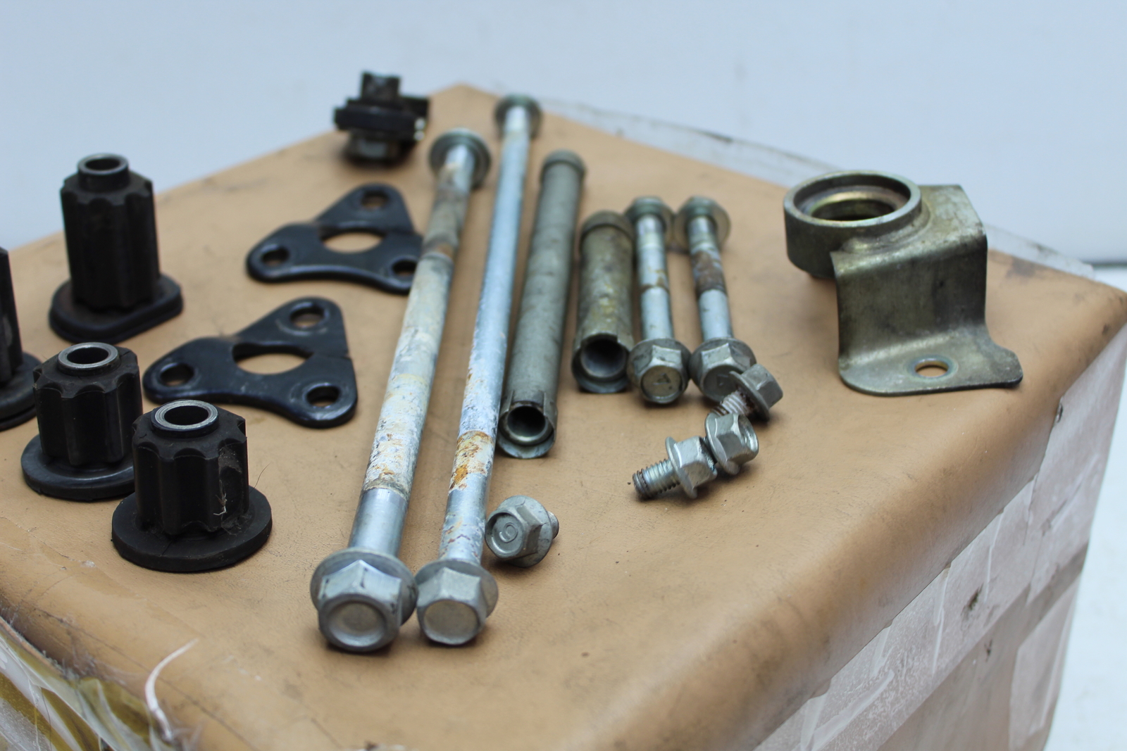 1983 YAMAHA XJ750 MAXIM (#383) MOTOR MOUNT BOLTS BRACKET | eBay