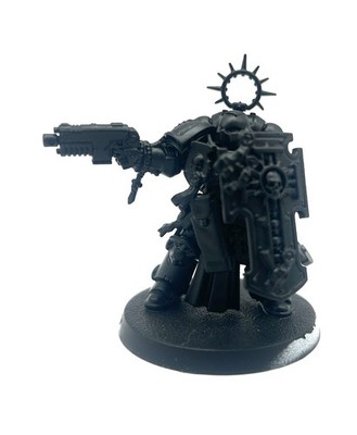 Space Marine Captain Lieutenant with Storm Shield Warhammer 40K Games ...