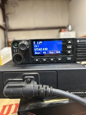 Motorola XPR5550 M28QPN9KA1AN UHF 403-470 MHz 40 watt mobile radio ...