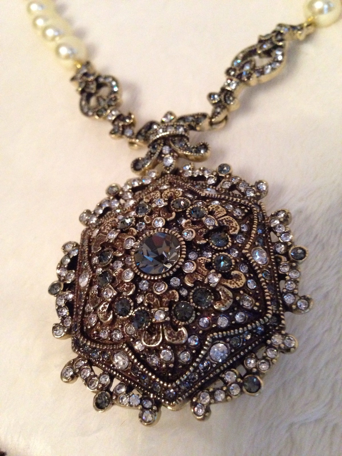 Heidi Daus Cream Pearl LOCKET Necklace - OPENS!!! | eBay