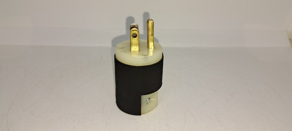 Hubbell 5266C 15 Amp 125V Insulgrip Dead Front Plug Straight Blade ...