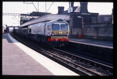 PHOTO CLASS 59 LOCO NO 59002 AT CAMDEN ROAD RAILWAY STATION 1987 | eBay UK
