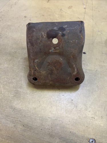 SMALL BLOCK CHEVY V8 MOTOR MOUNT BRACKET 3993722 CLAM SHELL 305 327 350 ...