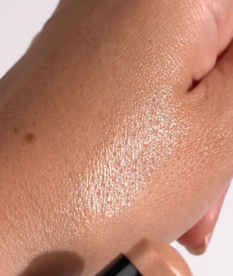 Chanel LE Baume Essentiel Multi Use Glow Stick Highlighter Moonlight ...