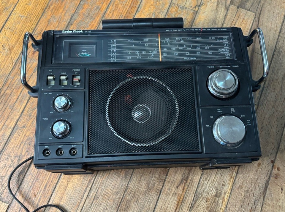 Radio Shack SW100 12-649 Multiband Receiver Shortwave AM/FM Tested ...