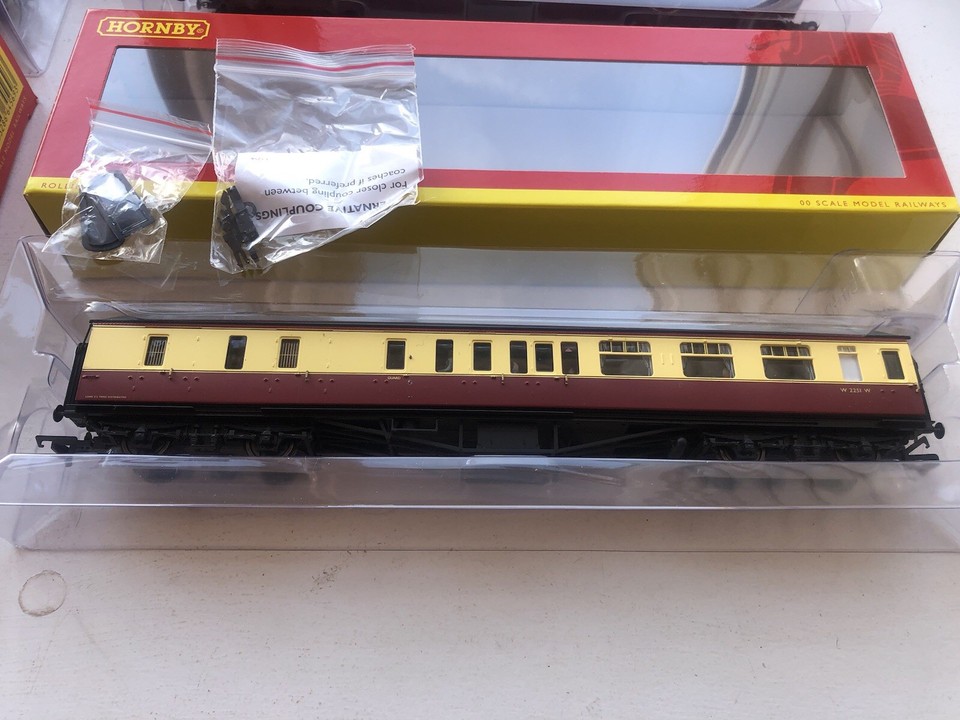 4 Hornby R4406B BR Hawksworth Brake 3rd Class Coaches With Lighting OO ...