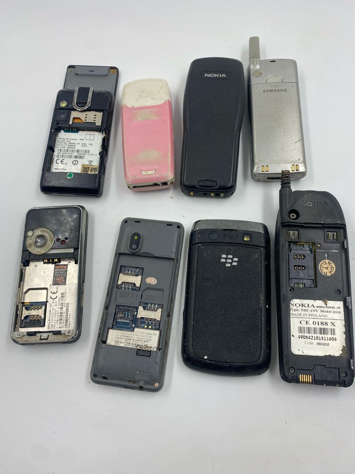 Lot of 8 Different Untested Phones Blackberry Nokia Sony Ericsson ...