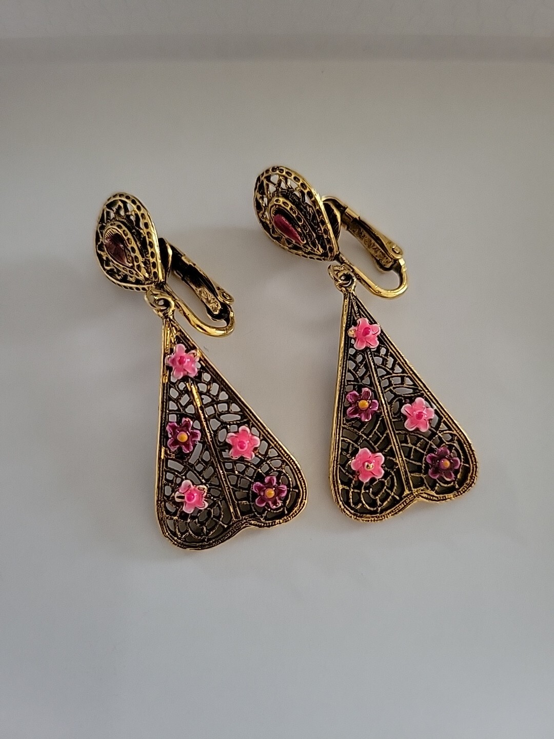 Vntg Pink Enamel Flowers Golden Filigree flipped Heart Dangle Clip-on ...