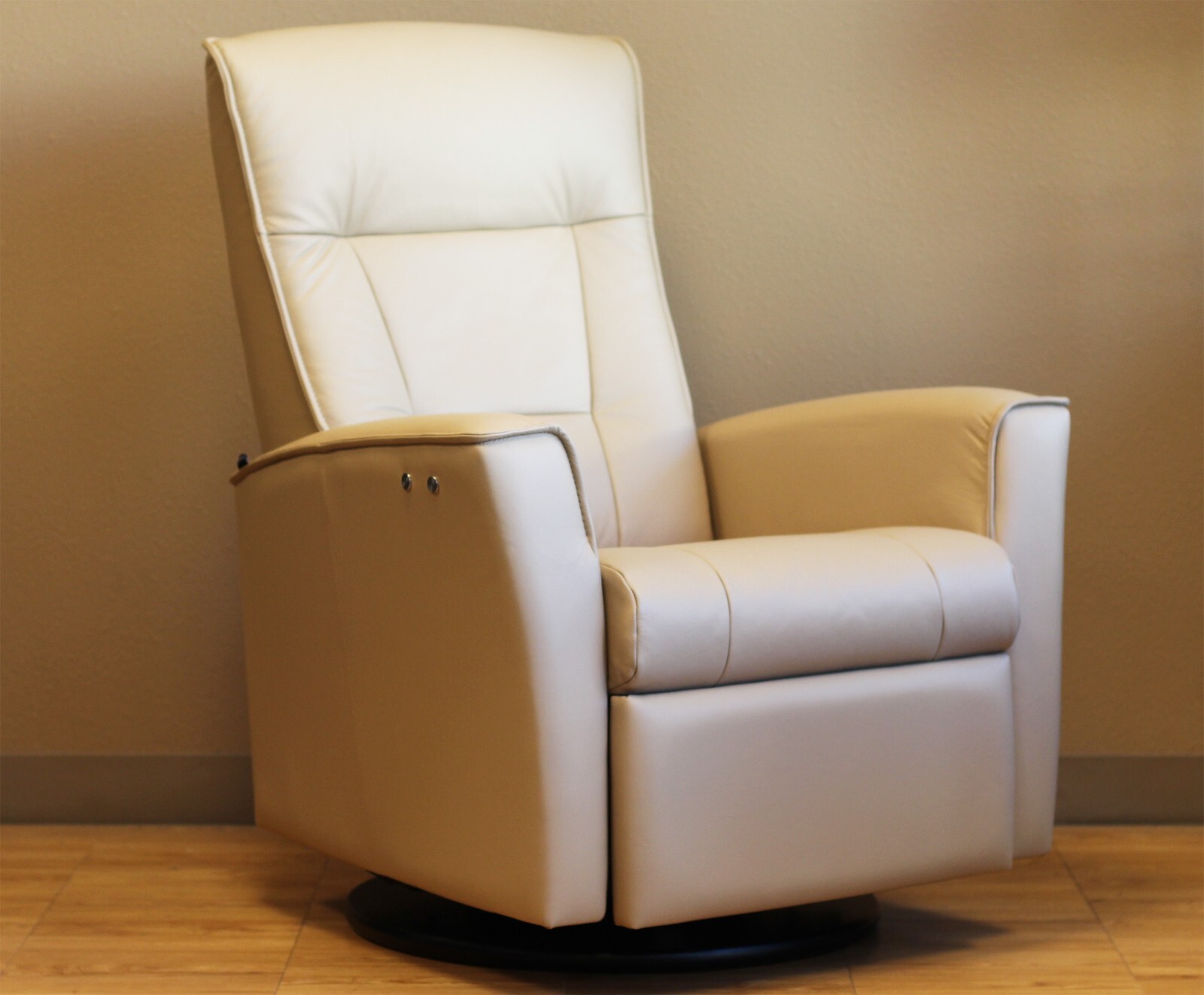 Fjords Ulstein Swing Relaxer Large Swivel Power Recliner Chair Sandel ...