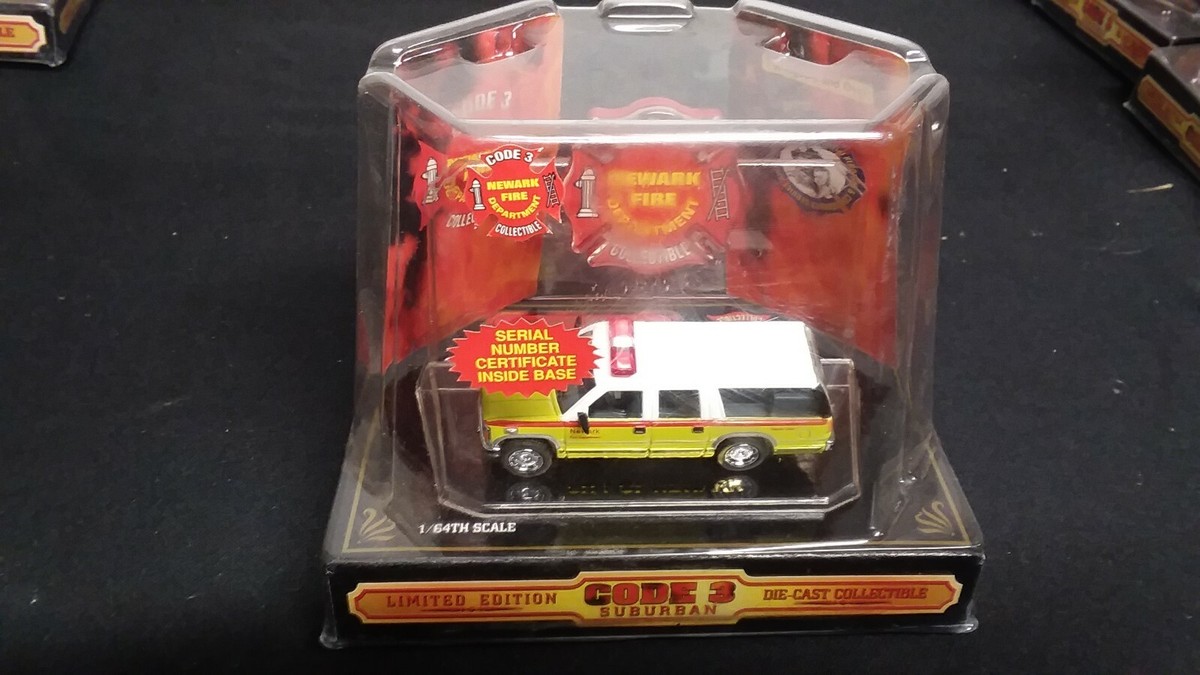 CODE 3 FIRE ENGINE FIRETRUCK 1/64 1998 GMC SUBURBAN NEWARK CODE 3 FIRE ENGINE FIRETRUCK 1/64 1998 GMC SUBURBAN NEWARK