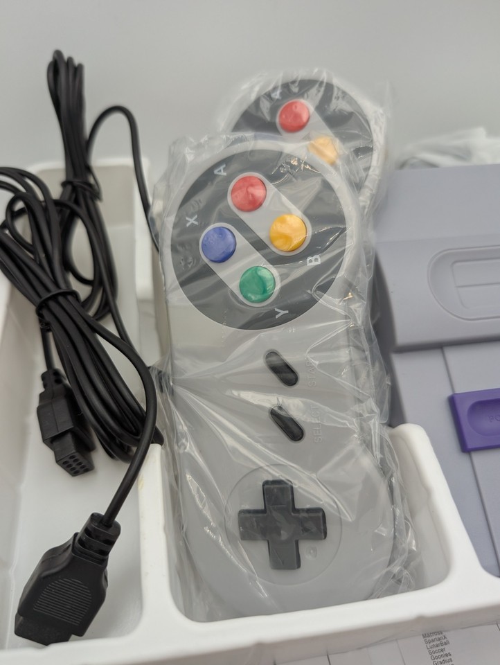 Super Mini Retro Console With 500 Built In 8 bit Games - 2 Controllers ...