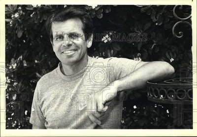 1984 Press Photo Actor William Devane at Home in Sherman Oaks ...