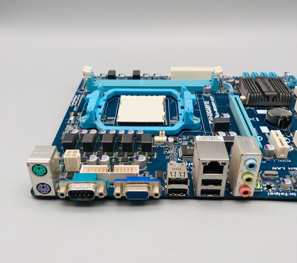 Gigabyte GA-M68MT-D3P Rev.3.0 mATX Sockel AM3 Mainboard Motherboard ...