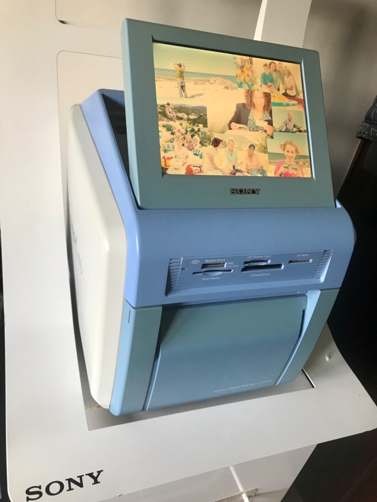 Sony snaplab UP-CR10L Digital Photo printer, with stand. Great for ...