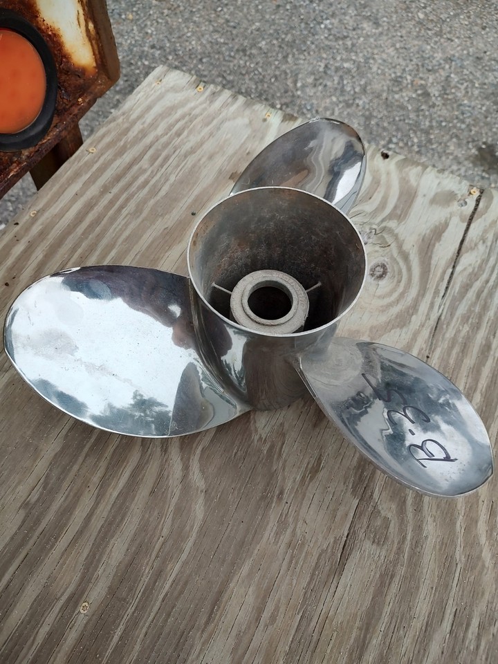Used Mercury Quicksilver Propeller 15 x 17 pitch LH Prop B35 | eBay