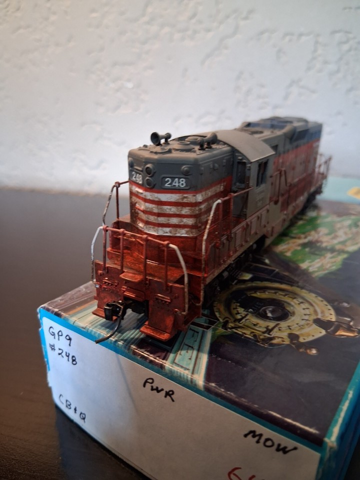 Athearn HO Burlington GP9 Powered Locomotive #248 Blue Box | eBay