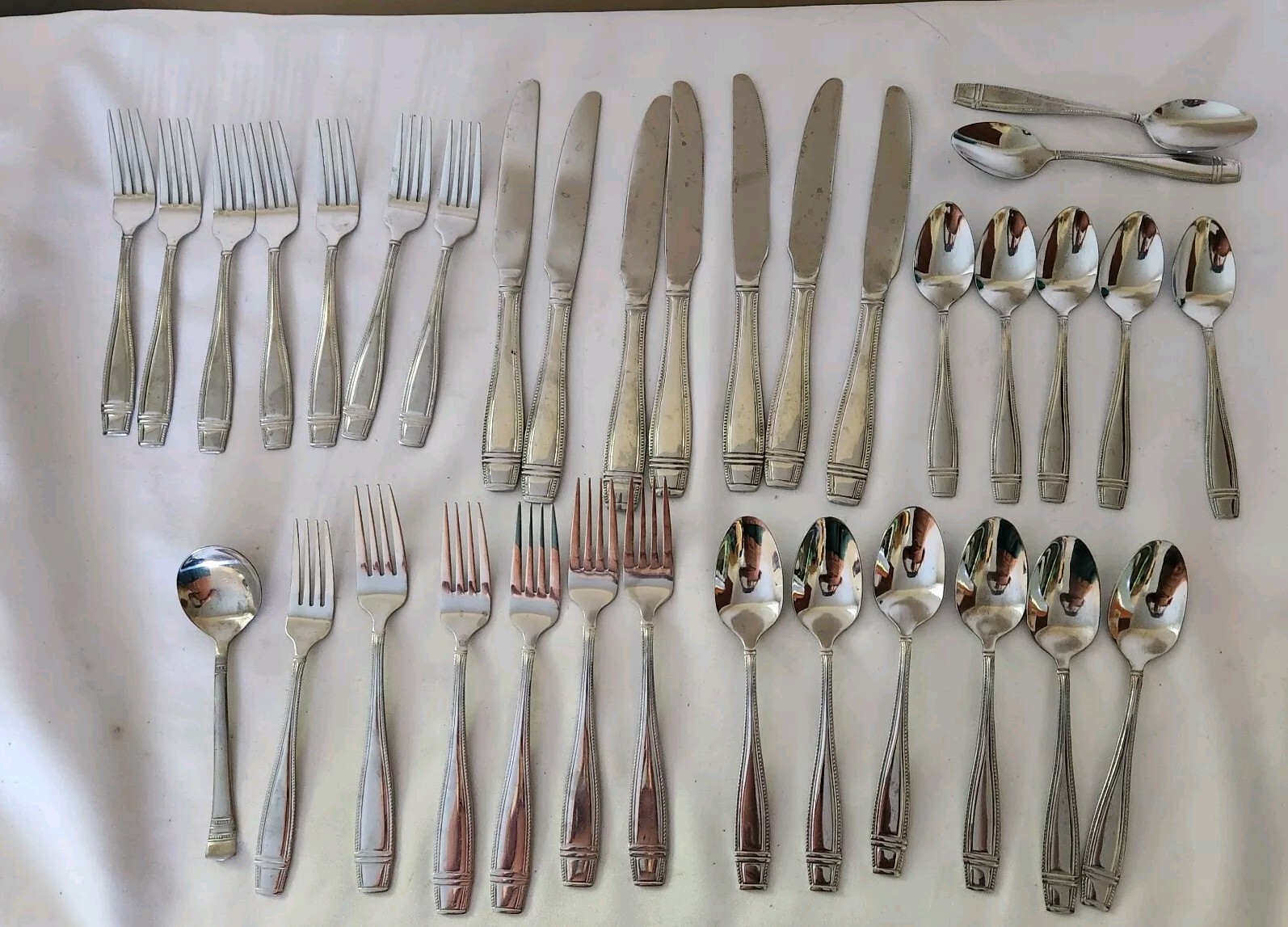 Lot of 34 Pieces Oneida Stainless Flatware 90-192 Forks knifes Spoons ...