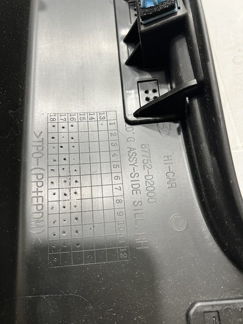 Genuine Hyundai OE Moulding Assy-Side Sill Rh 87752-D2000 for sale ...