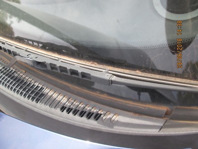 Holden statesman WM Windscreen wiper arms left right 2004 VX VY ...