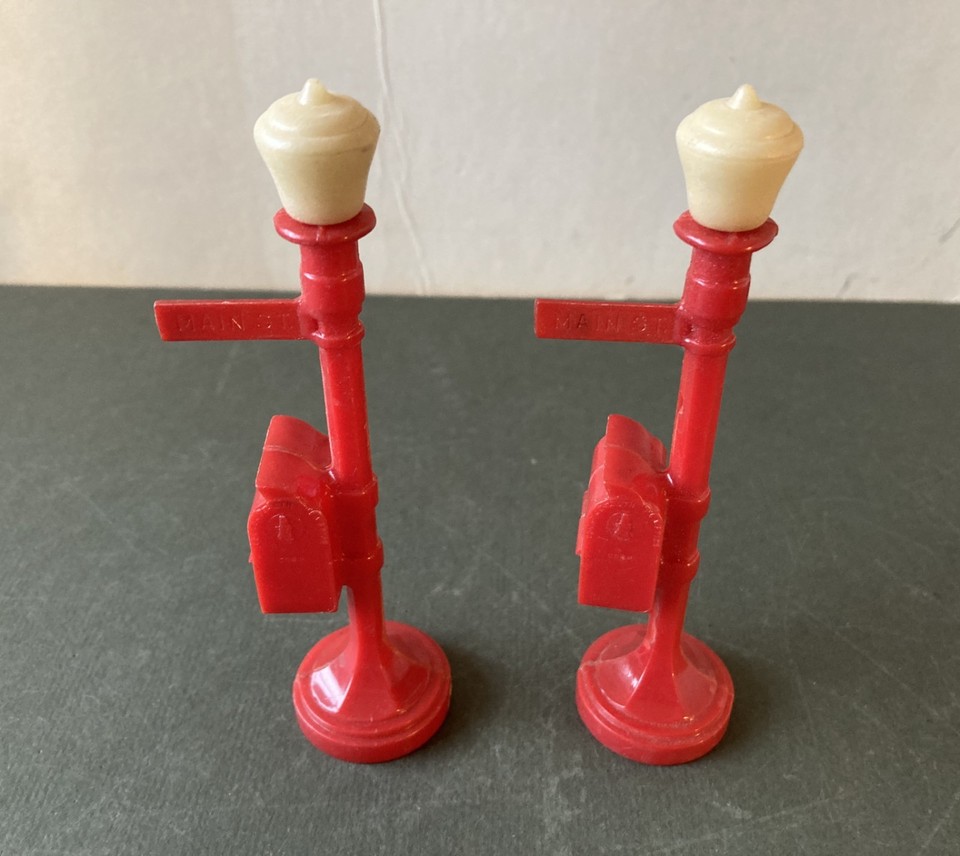 VINTAGE PAIR COMMONWEALTH PLASTICS MAIN STREET LIGHT POST AND MAILBOX ...