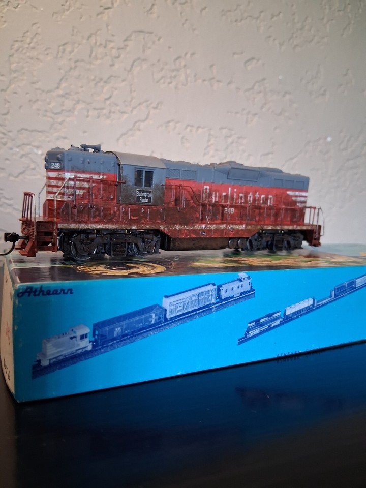 Athearn HO Burlington GP9 Powered Locomotive #248 Blue Box | eBay