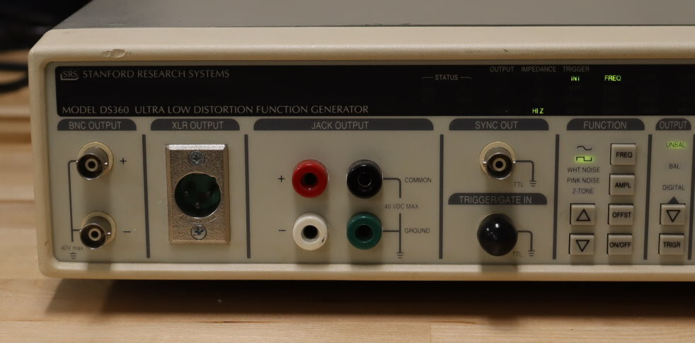 Stanford Research DS360 Low Distortion Function Generator 10mHz-200kHz ...