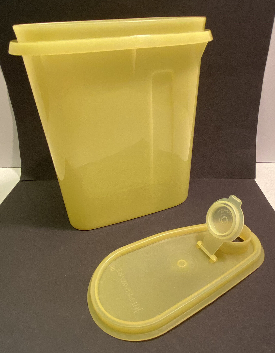 Vintage Tupperware 1 Qt 792 Juice Pitcher Yellow Flip Top Lid Beverage ...