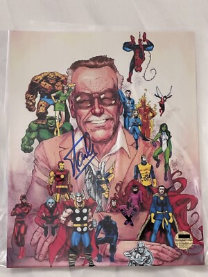 STAN LEE SIGNED MARVEL COMICS PUBLICITY PHOTOGRAPH - AUTHENTICATED ...