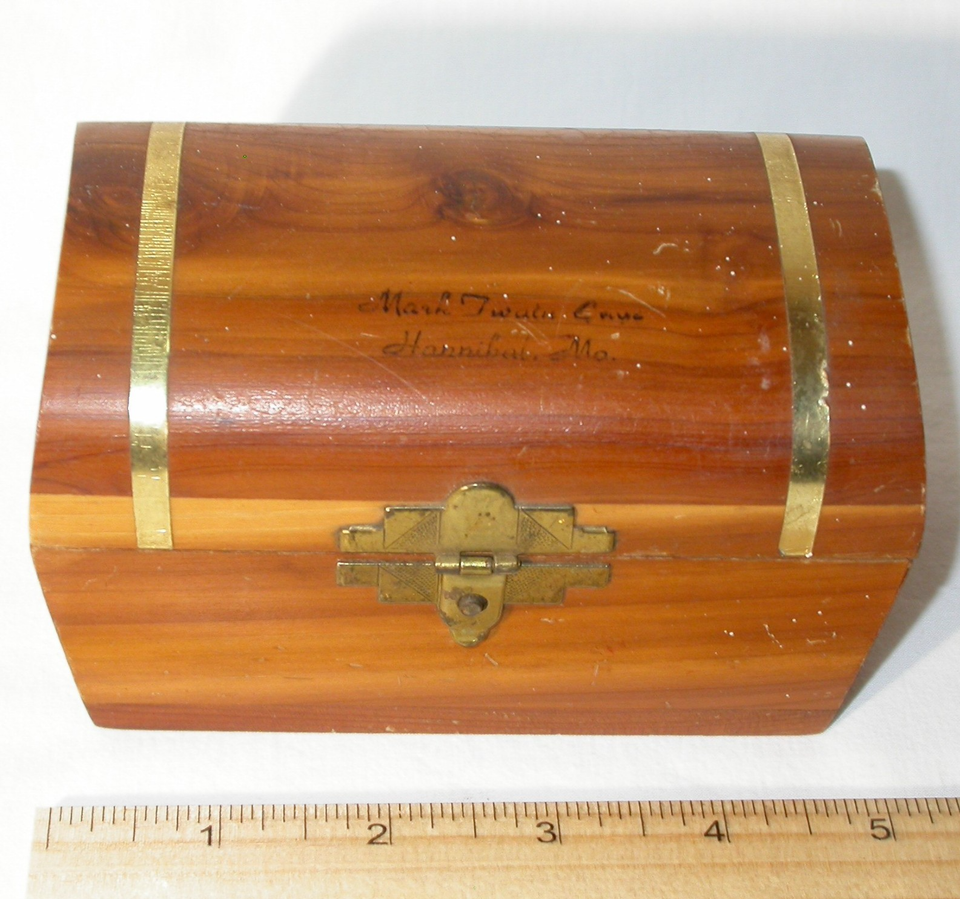 Vintage CEDAR Treasure Chest MARK TWAIN CAVE Hannibal Missouri Wooden ...