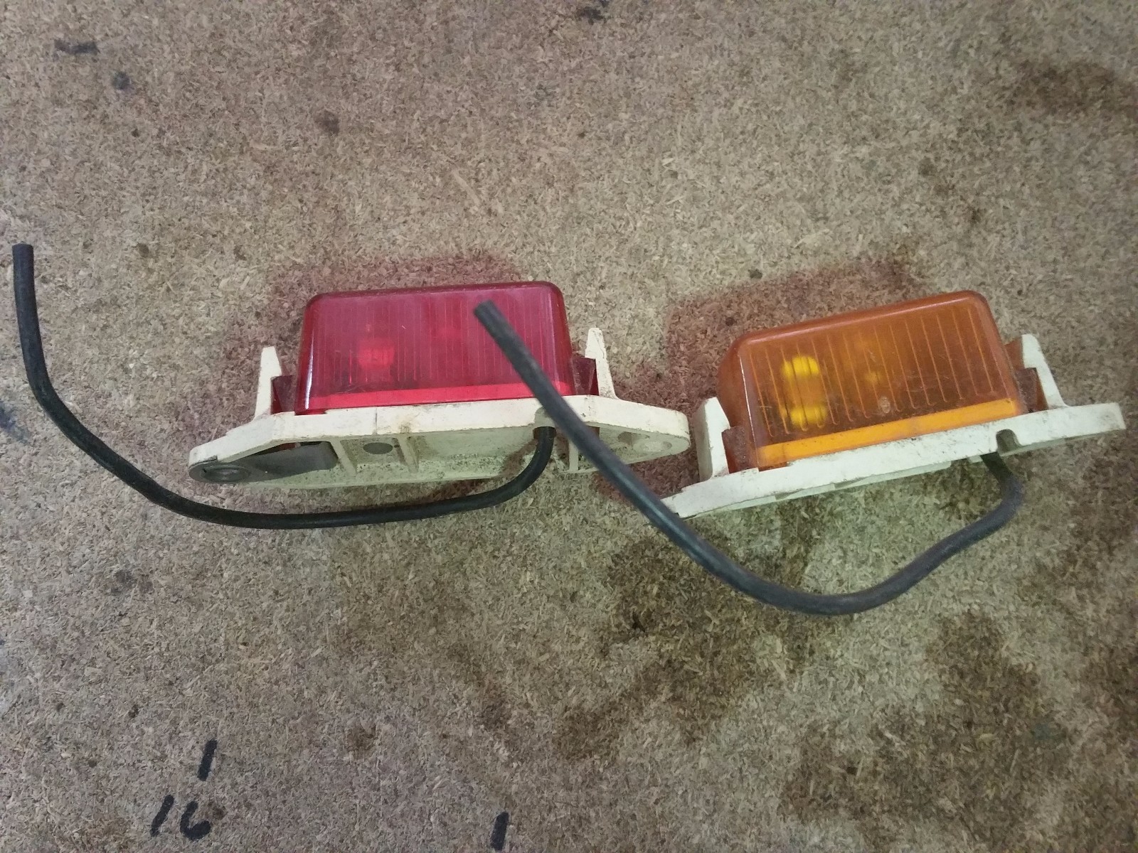 PM 107-15 Red & Amber Marker Lights Lamp lend & base PM1 107 - PIP 69 ...