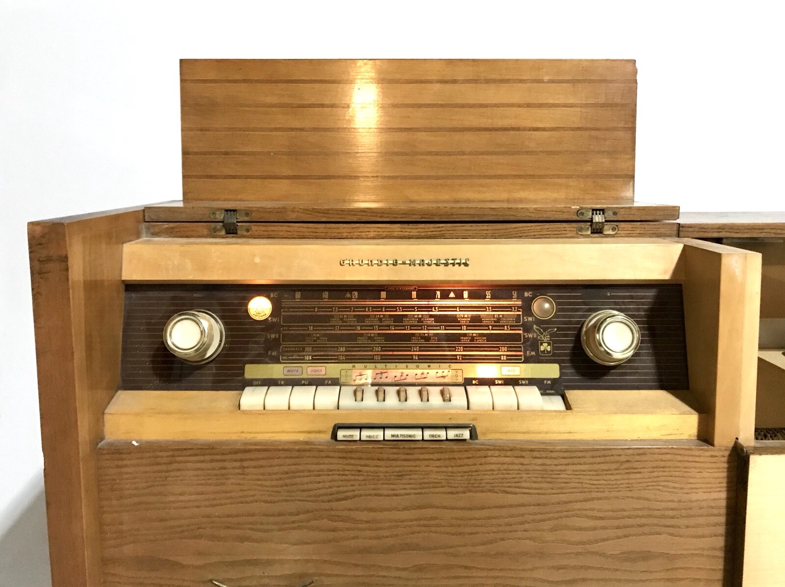 Vintage Grundig Record Player Mid Century German Majestic Console Radio ...
