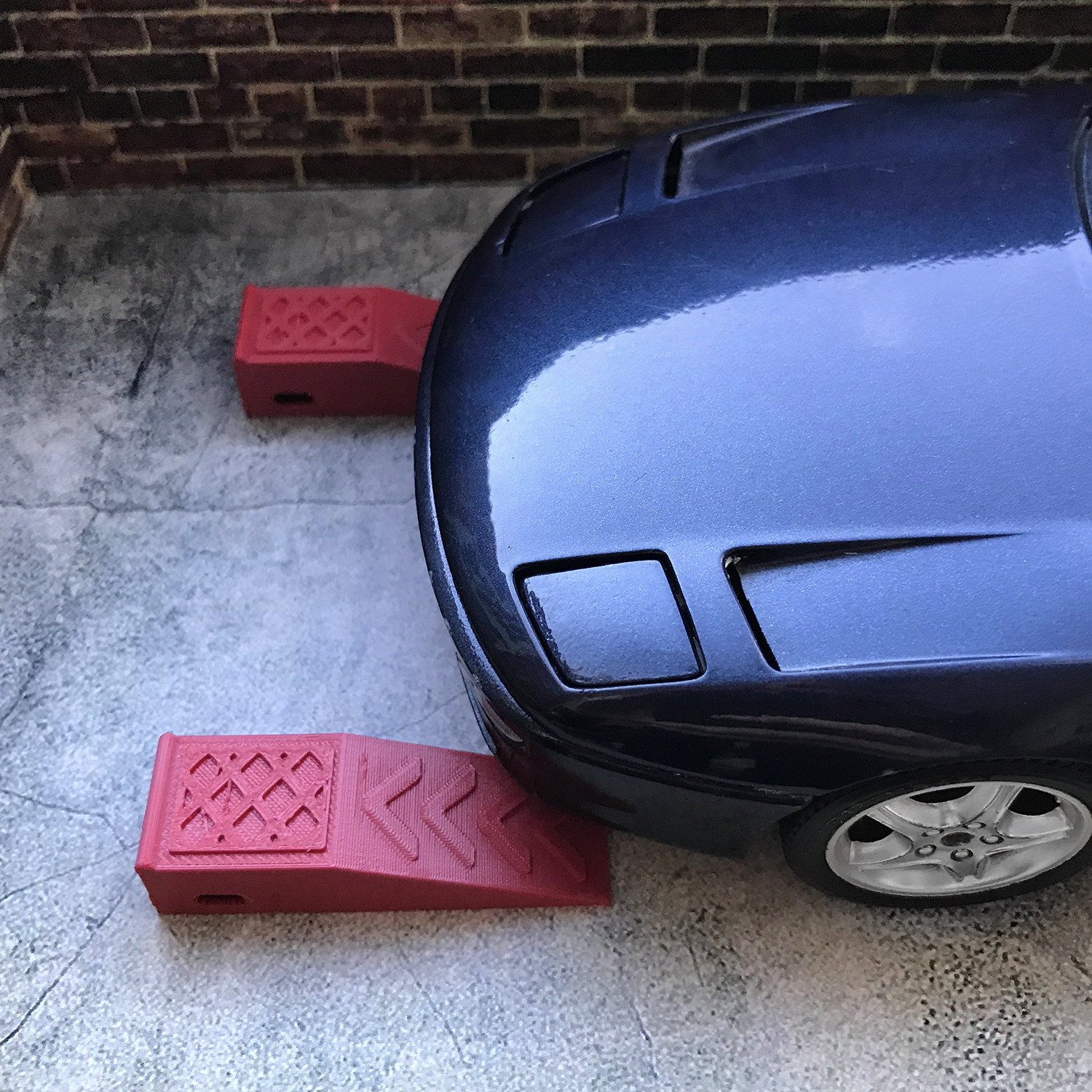 2 x Miniature TOY Ramps / Stands for 1:18 scale Diorama Garage Car or ...