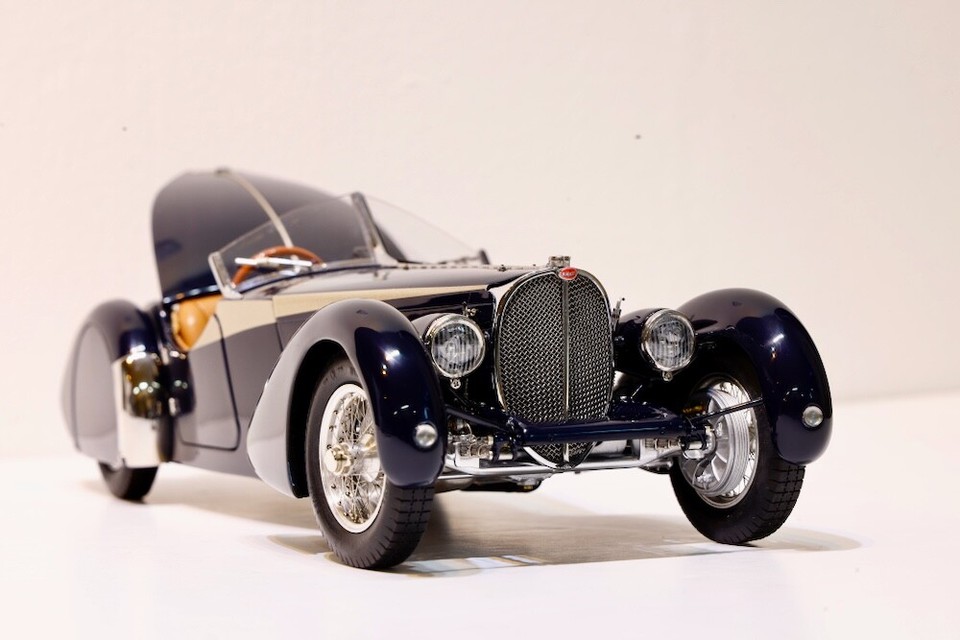 CMC M-106 1:18 Bugatti Type 57 SC Corsica Roadster 1938 Chassis Nr ...