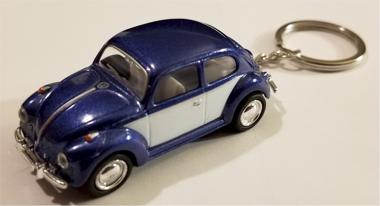 Kinsmart - 1:64 Scale Blue 1967 Volkswagen Beetle Keychain ...