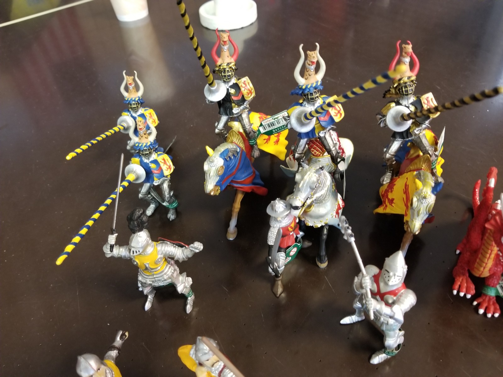 Lot of 18 MEDIEVAL Action Figures Knights And Horses SAFARI LTD Hand ...