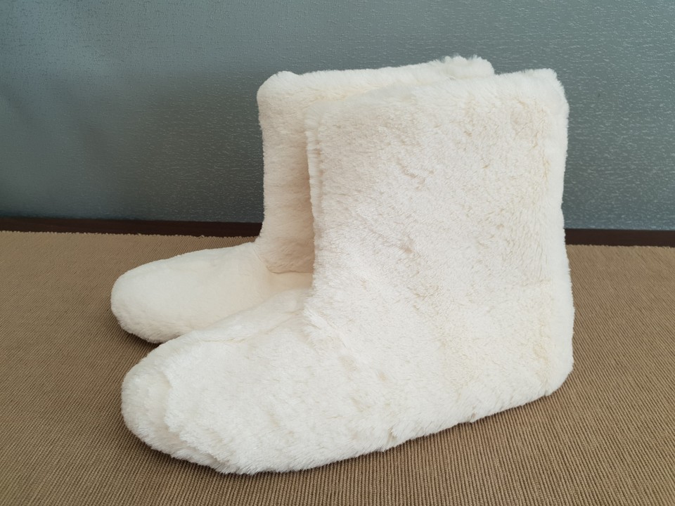 BNWT Ladies Sz Small 5 to 6 Mix Brand Cream Fluffy Short Style Slipper ...
