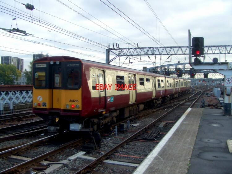PHOTO CLASS 314 3-CAR EMU NO 314 215 ENTERING GLASGOW CENTRAL ON A ...