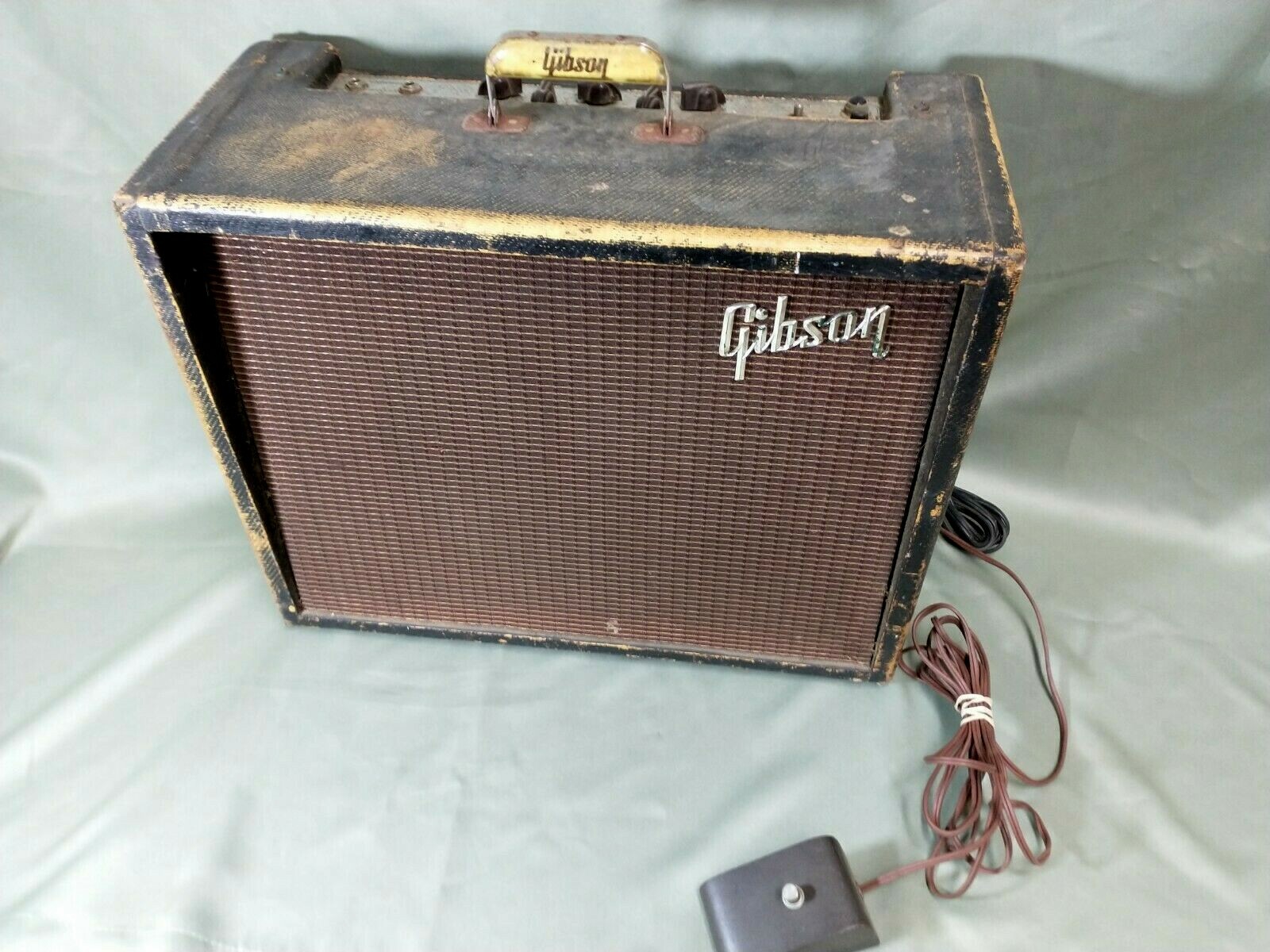 Vintage Gibson guitar and bass amplifiers >> Vintage Guitar and Bass