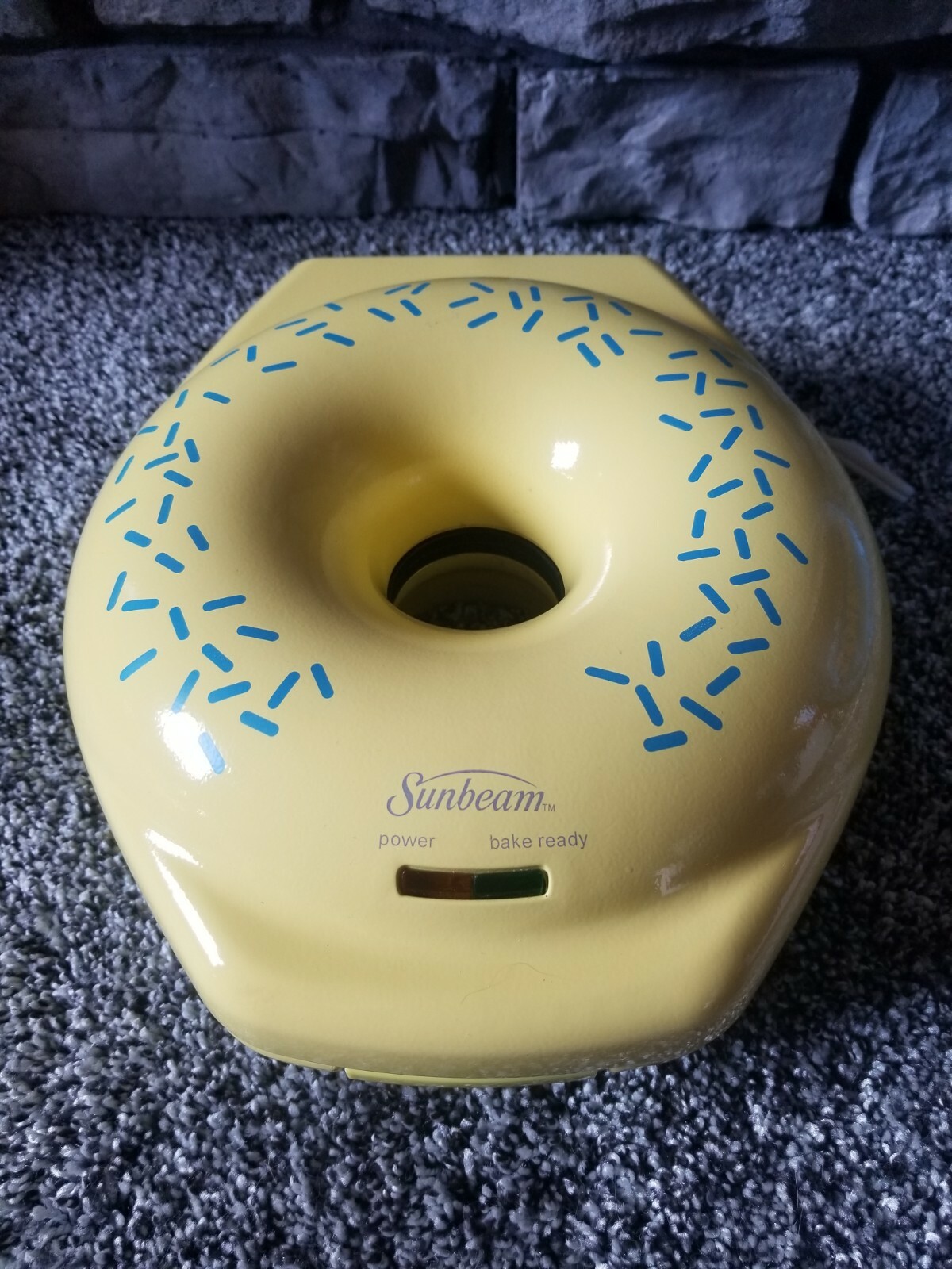 Sunbeam FPSBDML920 Mini Electric Donut Maker Sunny Yellow 5 Donuts ...