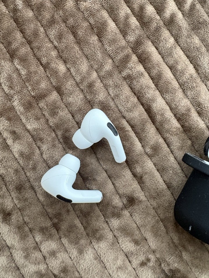Apple AirPod Pro 1st Generation A2084 White Bluetooth Earbuds | eBay