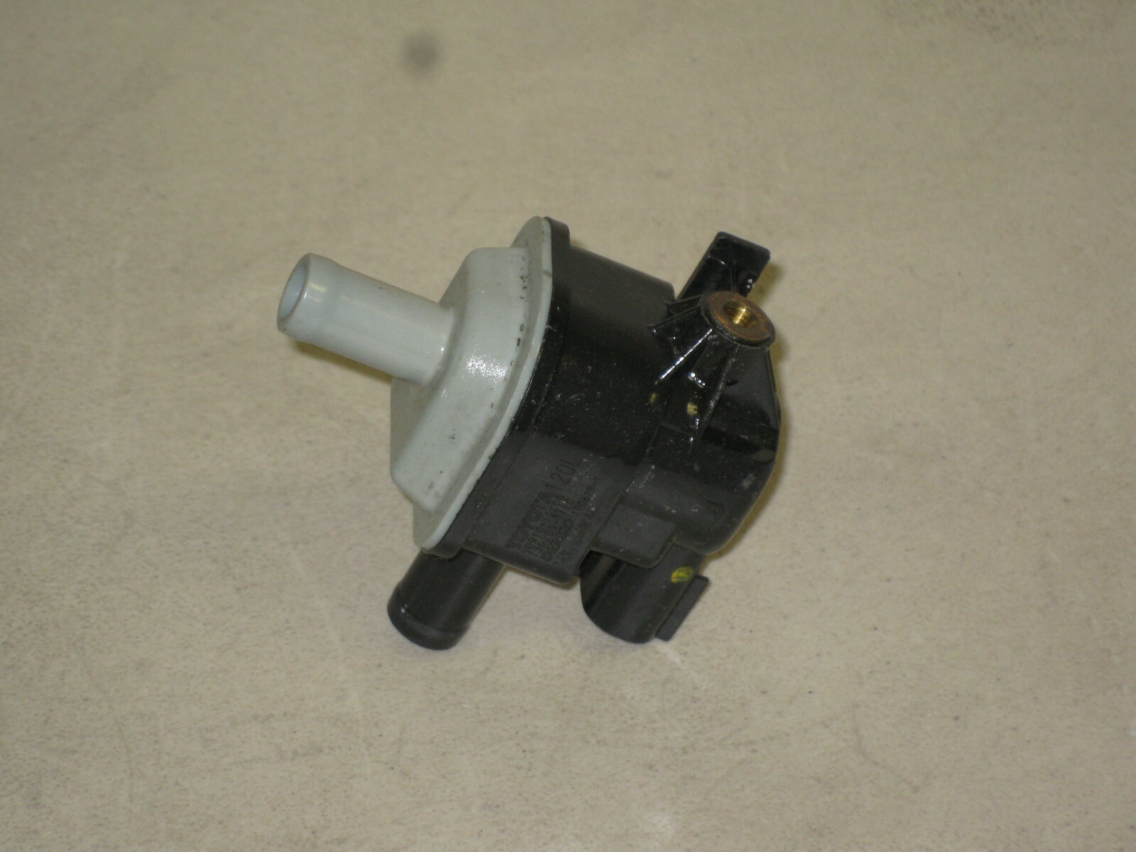 Toyota Duty Vacuum Switch Valve Vapor Purge Solenoid Sensor 90910-12279 ...